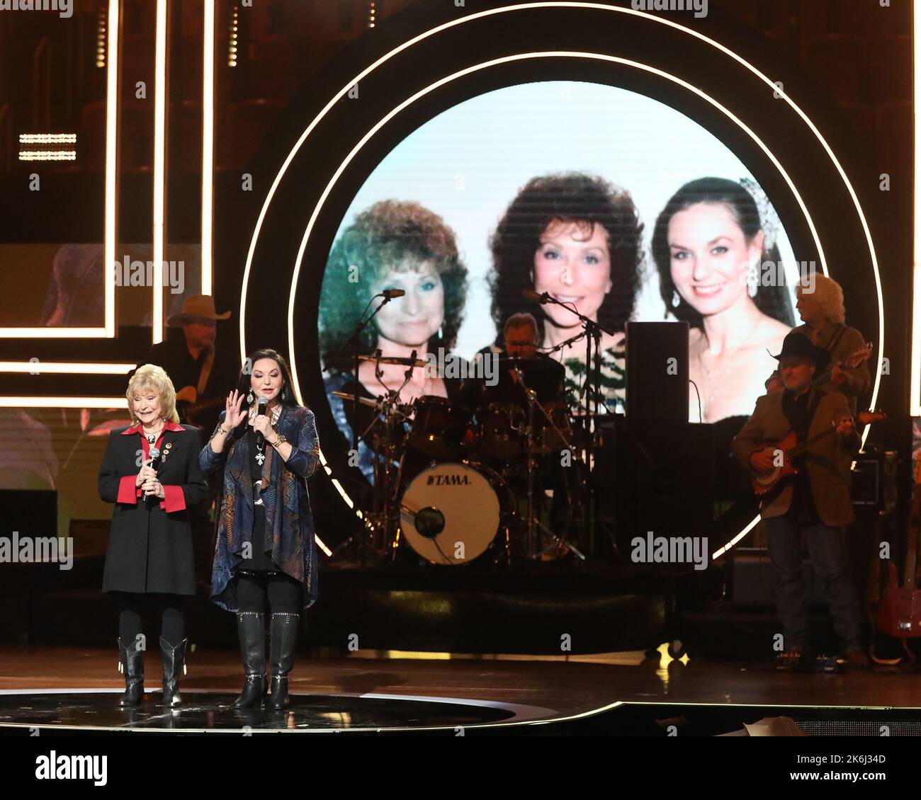 Peggy Sue Wright and Crystal Gayle at the CMT Artists of the Year 2022 ...