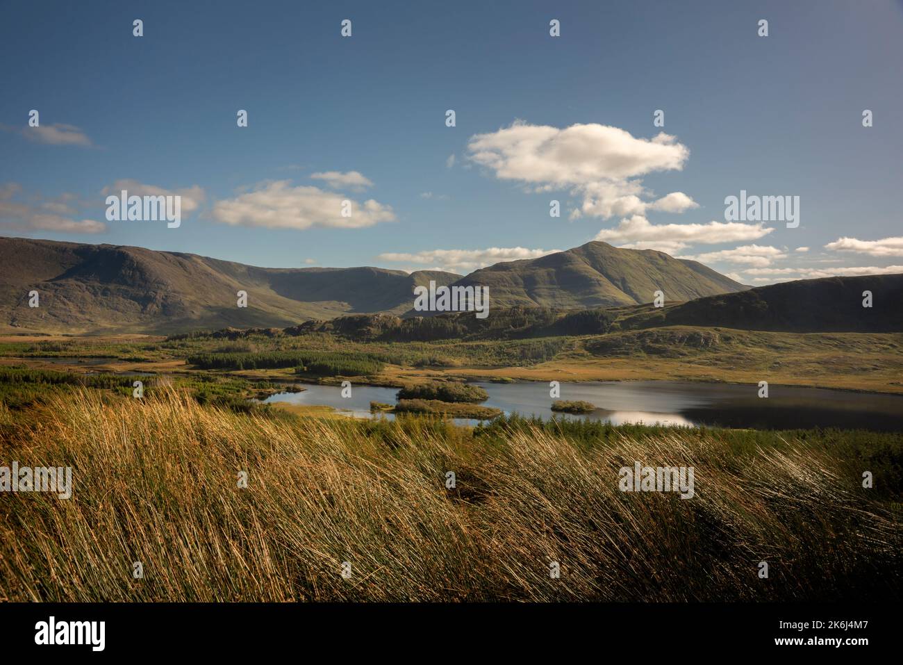 Beautiful natural scenery in the touristic region of Connemara, County ...