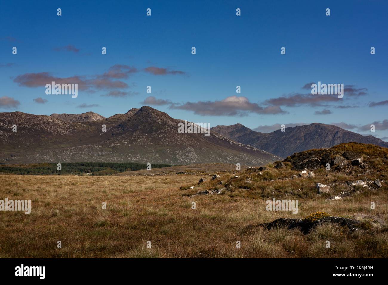 Beautiful natural scenery in the touristic region of Connemara, County ...
