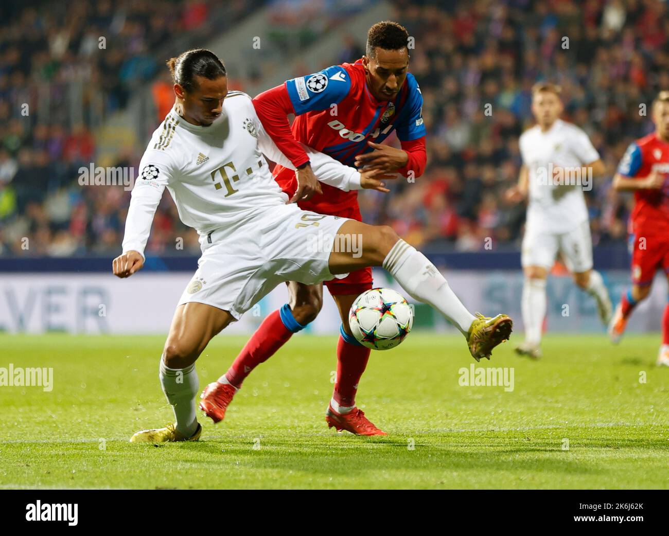 Fc bayern muenchen fcb jhon mosquera 18 hi-res stock photography and ...