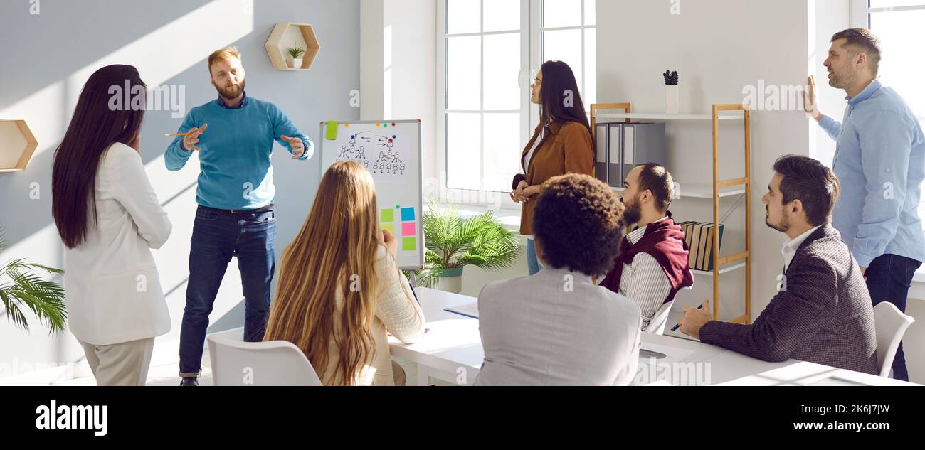 Banner show of coach make flipchart presentation Stock Photo - Alamy