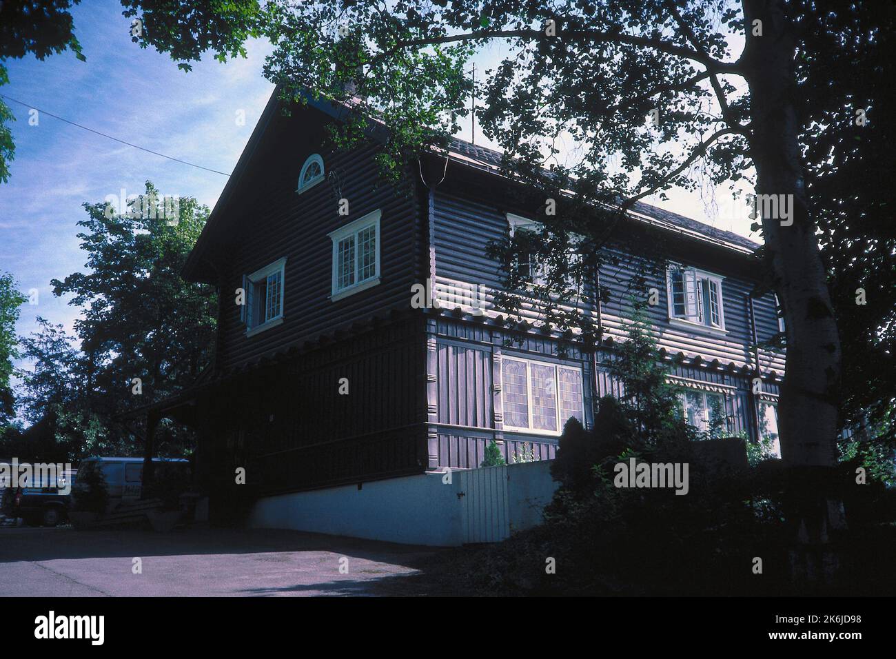 Oslo - Mid-Level Position Residence - 1988, United States photographs ...