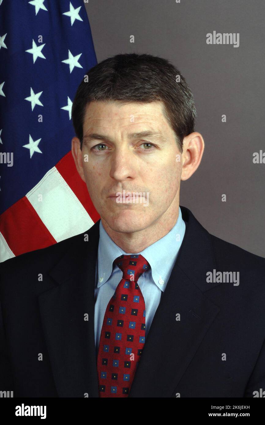Official portrait of Henry Crumpton, U.S. Ambassador at Large and ...