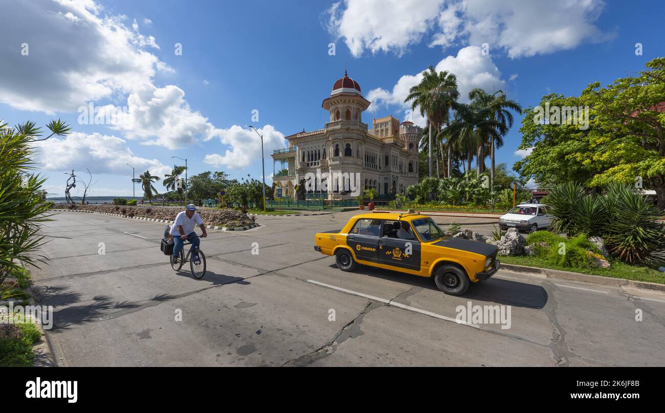 Traffic near the Palacio de Valle in Cienfuegos, Cuba Stock Photo - Alamy