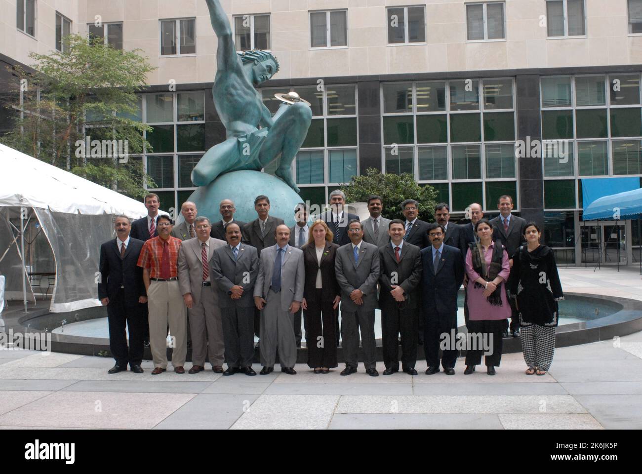 Official delegation from Pakistan, posing in front of "The Expanding ...