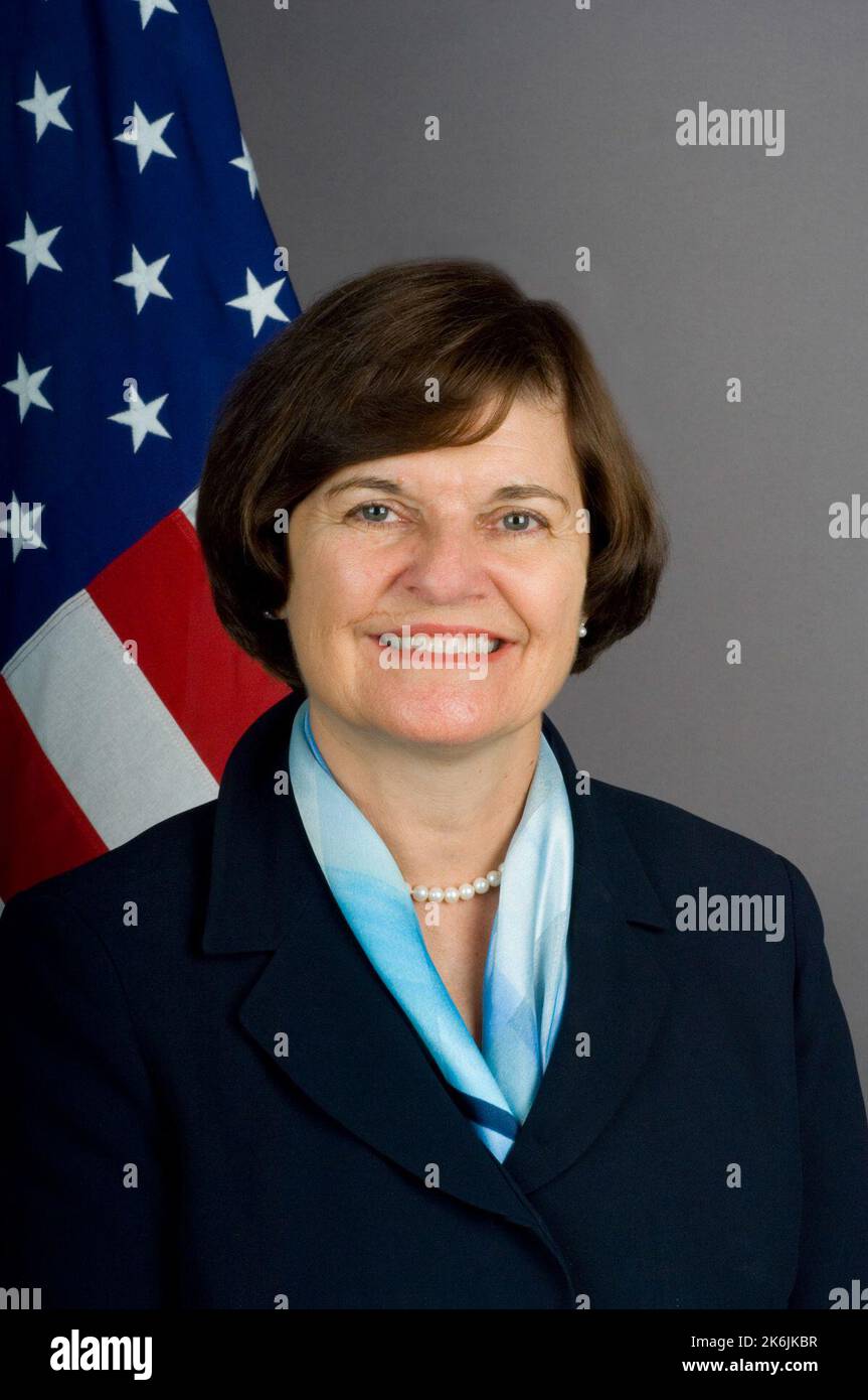 Official portrait of Leslie Rowe, U.S. Ambassador to Papua New Guinea ...