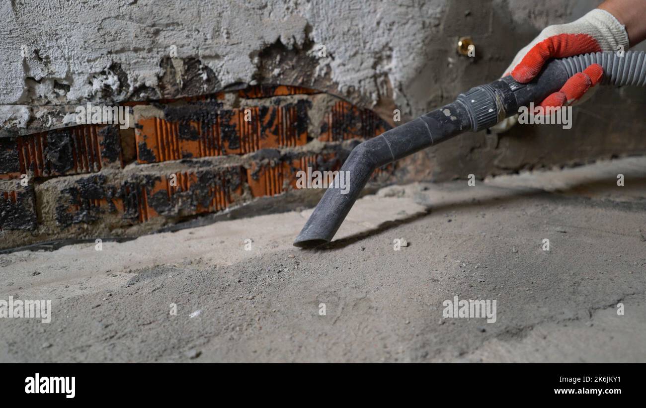 Worker using machine vacuum hi-res stock photography and images - Alamy