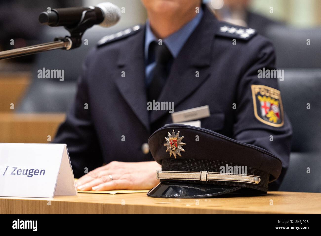 An officers visor cap hi-res stock photography and images - Alamy