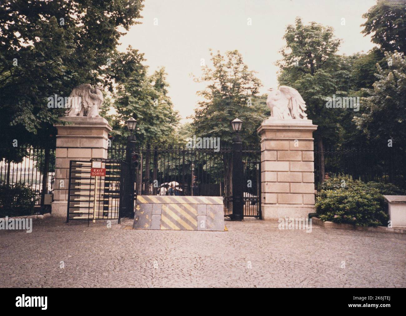 Paris - Chancery Office Building - 1988, United States photographs ...