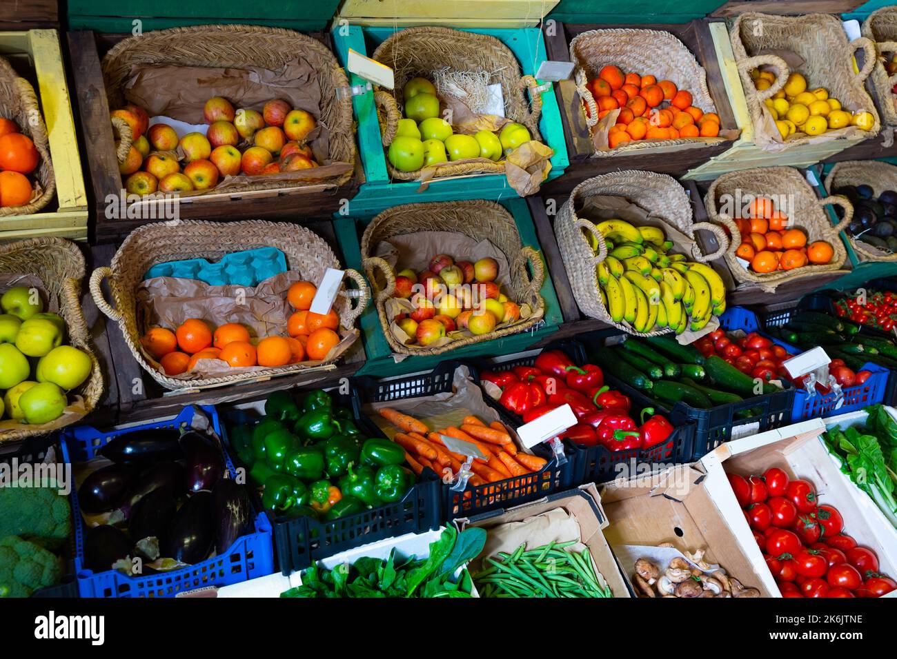 Market counter with fruits and vegetables Stock Photo - Alamy