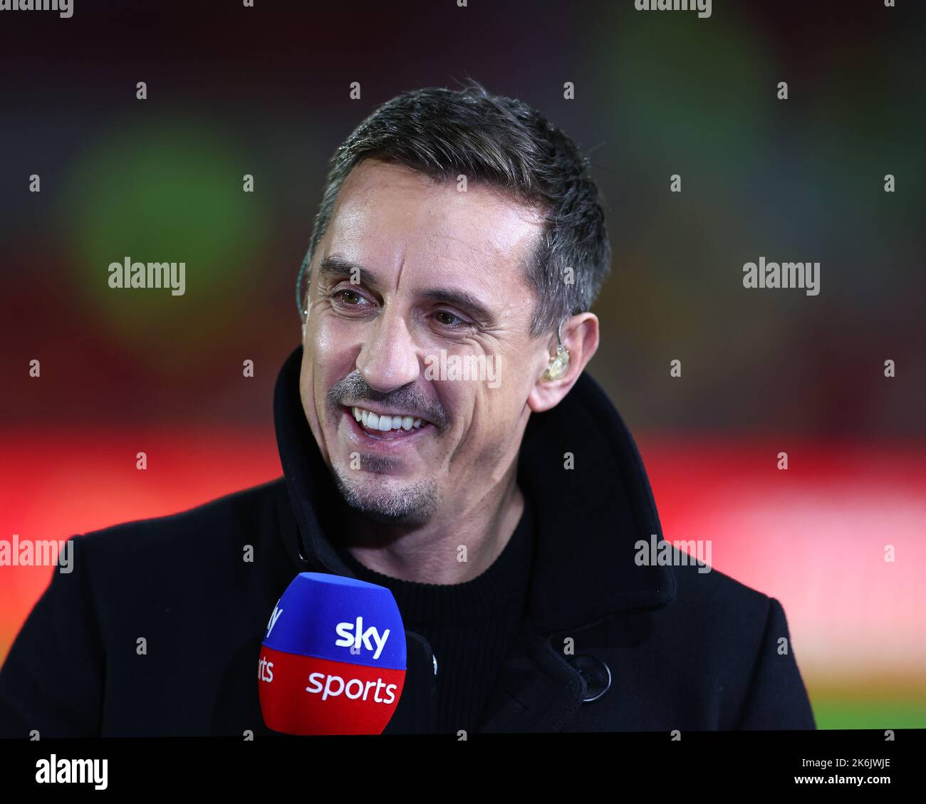 Gary neville brentford hi-res stock photography and images - Alamy