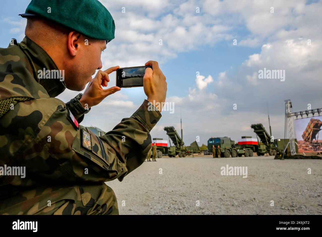 Torun, Poland. 14th Oct, 2022. Army servicemen takes an image of anti ...
