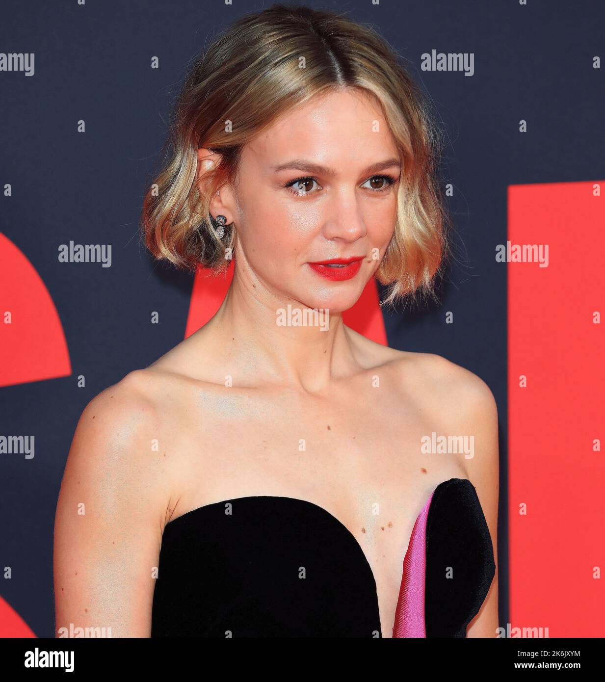 Carey mulligan and maria schrader hi-res stock photography and images ...