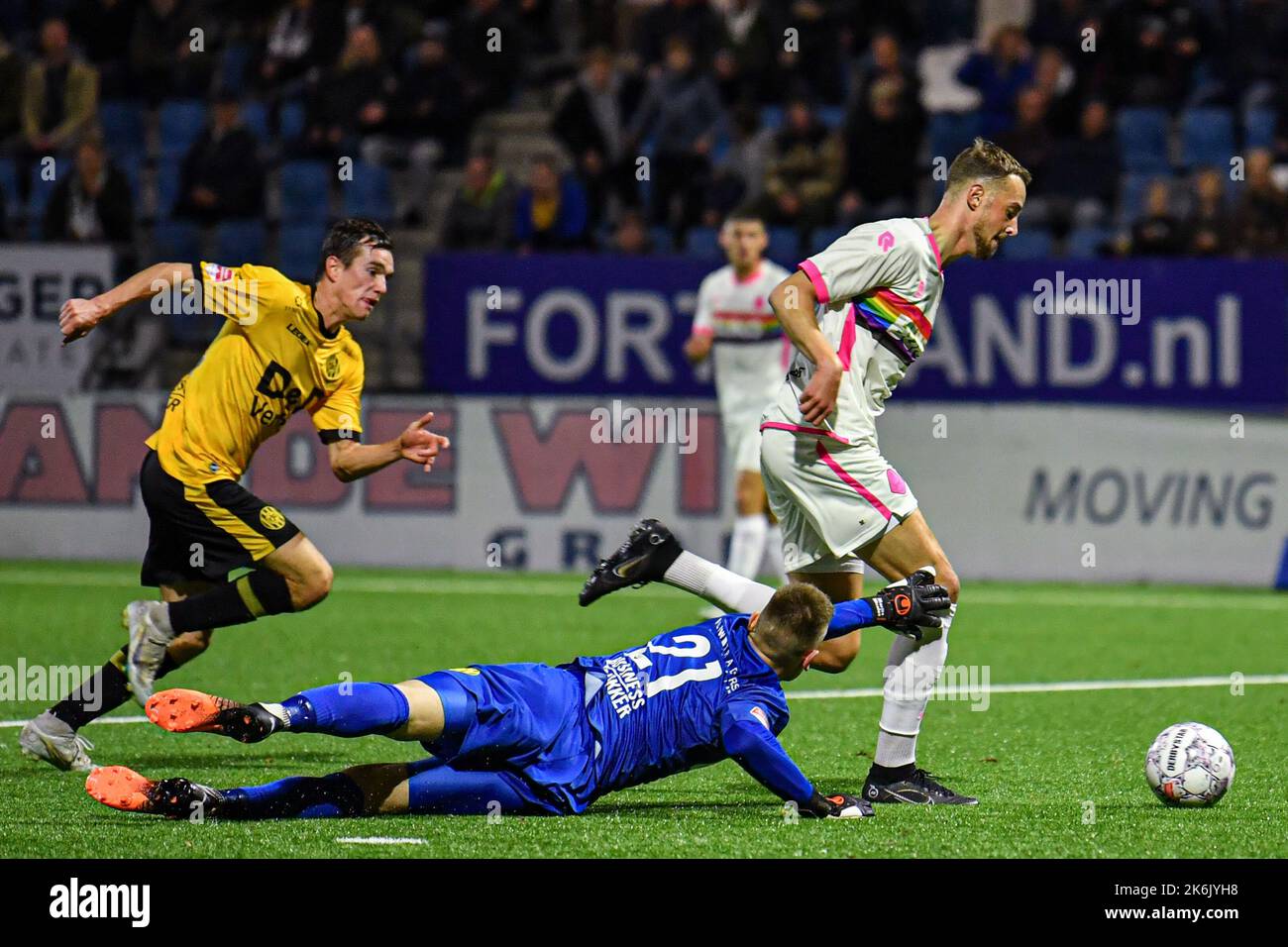 IJMUIDEN, NETHERLANDS - OCTOBER 14: David Min of Telstar, goalkeeper ...