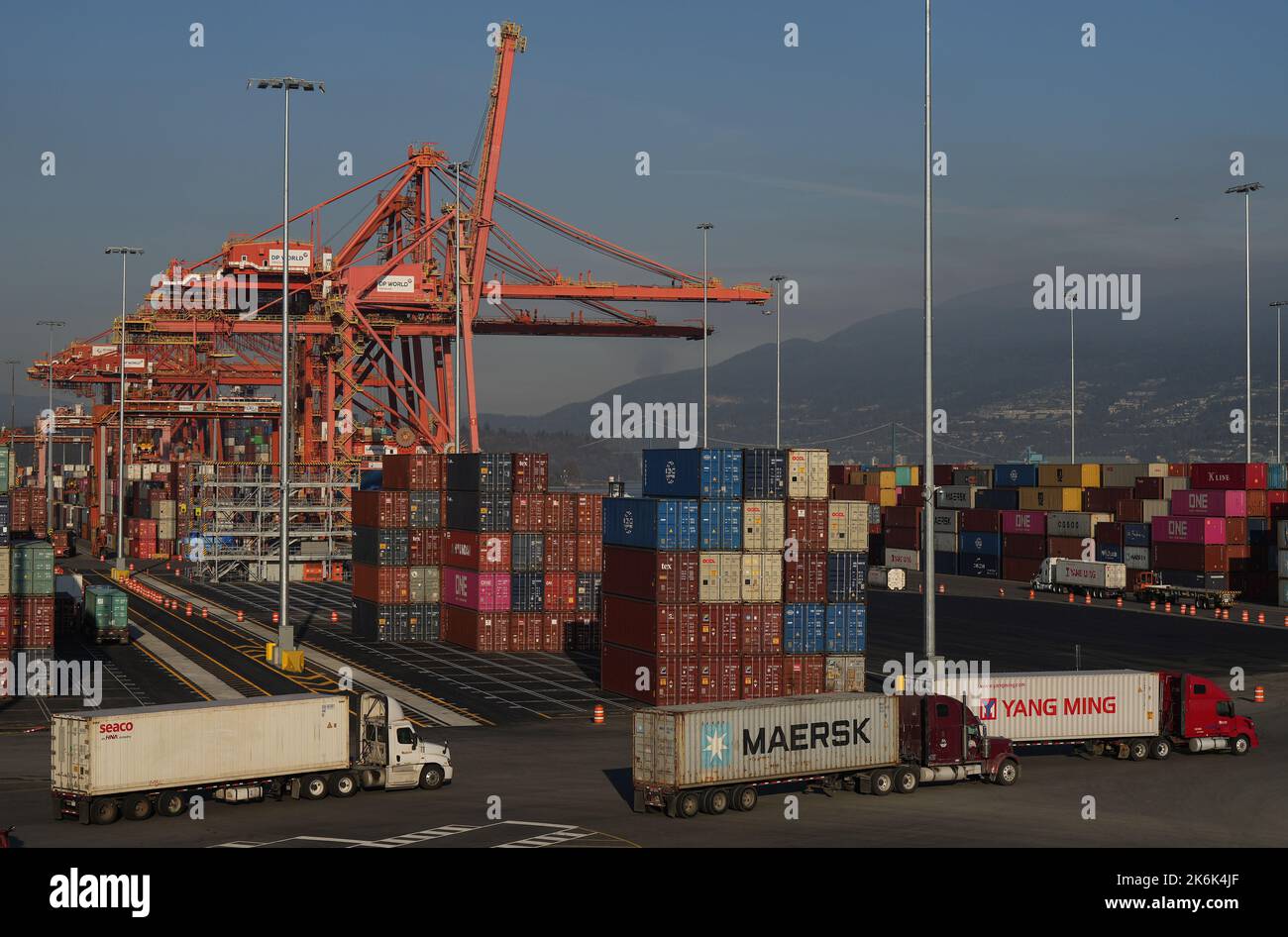 Canada. 14th Oct, 2022. Cargo containers are moved by trucks at the ...