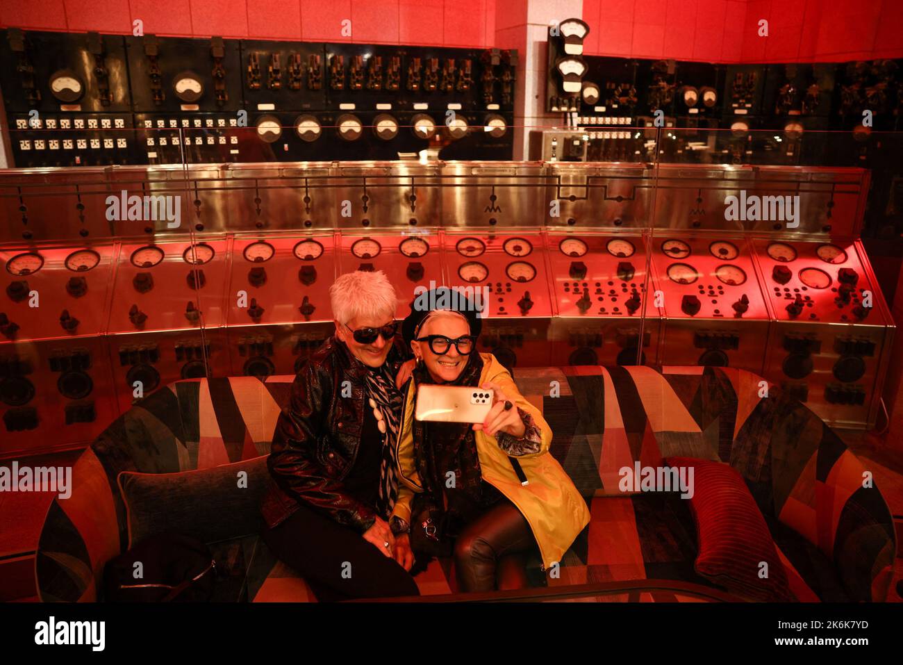 Control room b bar hi-res stock photography and images - Alamy