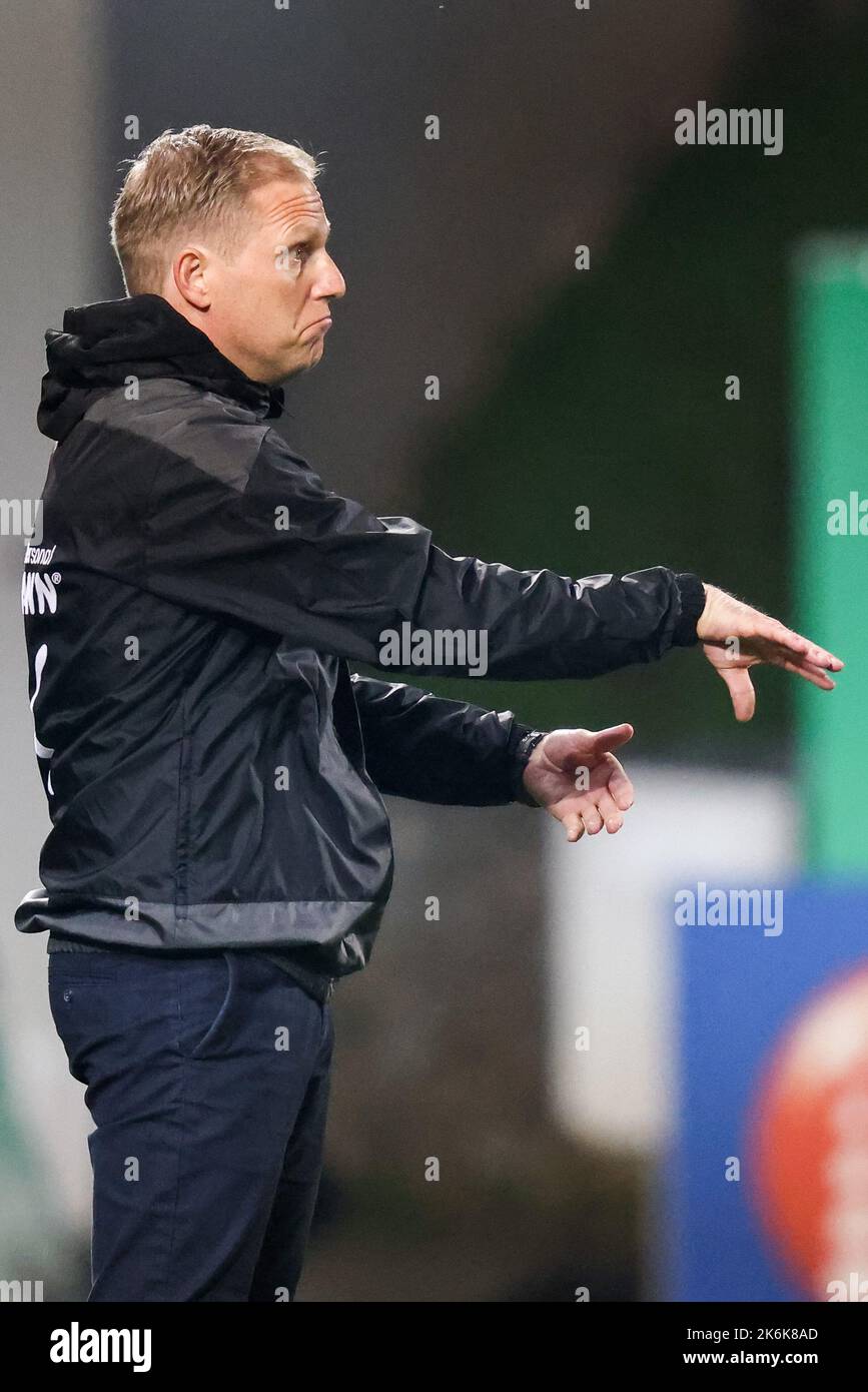 14 October 2022, Bavaria, Fürth: Soccer, 2. Bundesliga, SpVgg Greuther ...