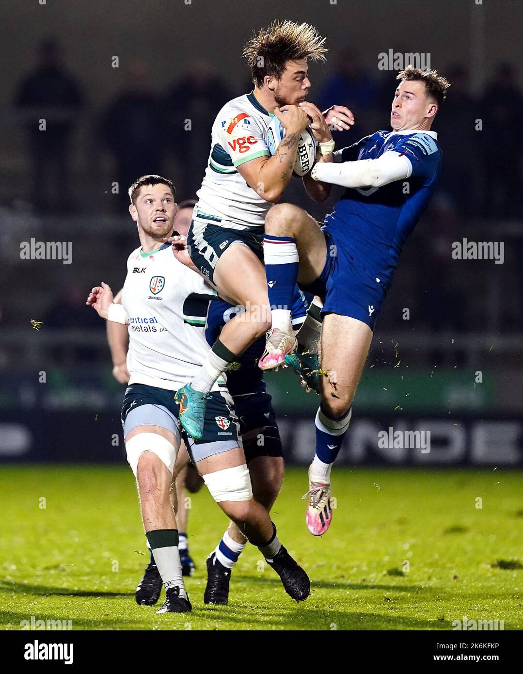 Sale Sharks' Tom Roebuck (right) and London Irish's Ollie Hassell ...