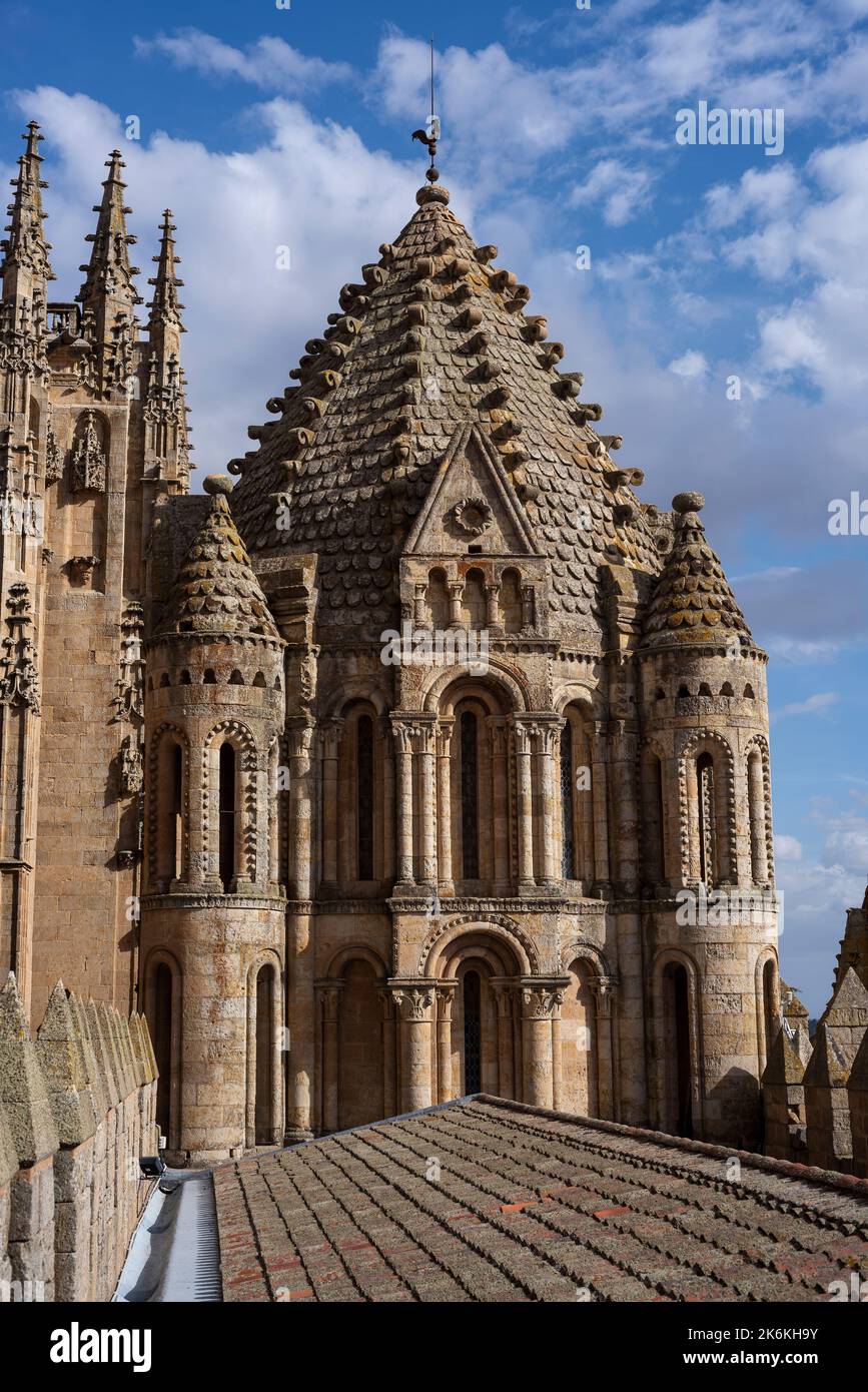 cimborrio de la Catedral vieja de de Salamanca Stock Photo - Alamy