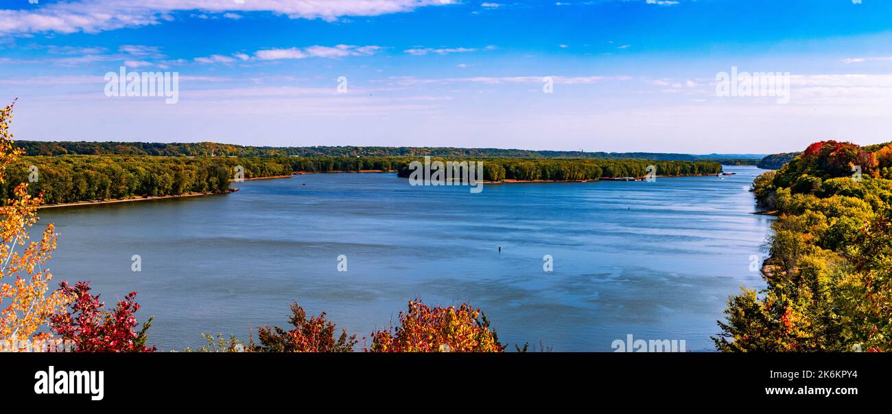 View of the Mississippi River between Iowa and Illinois with Island 228 ...