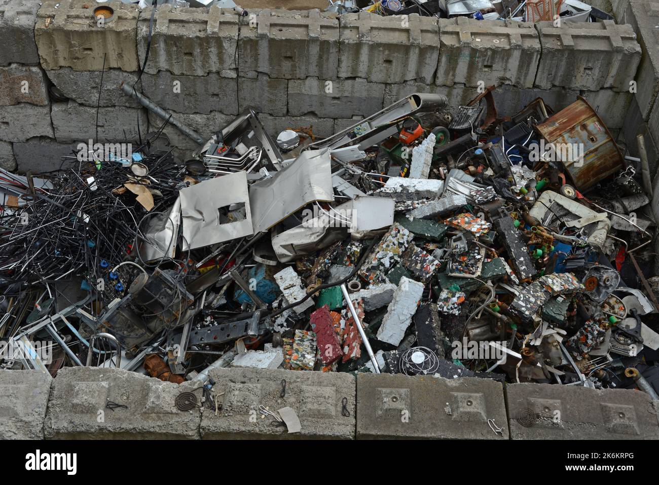 Scrap metal in a recycling yard, New Zealand Stock Photo - Alamy