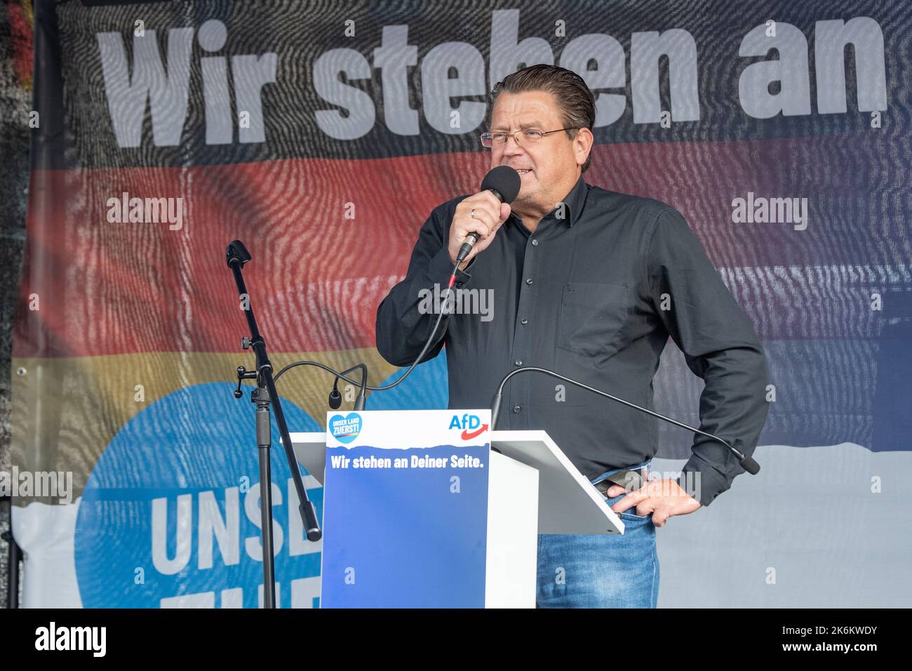 Stephan Brandner speaking about his concept for a solution to the ...