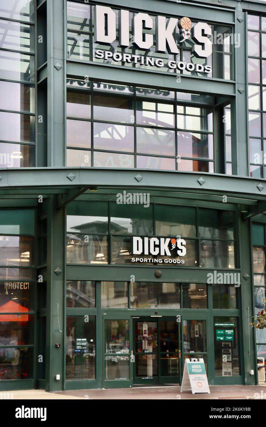 Dick's sporting goods store hi-res stock photography and images - Alamy