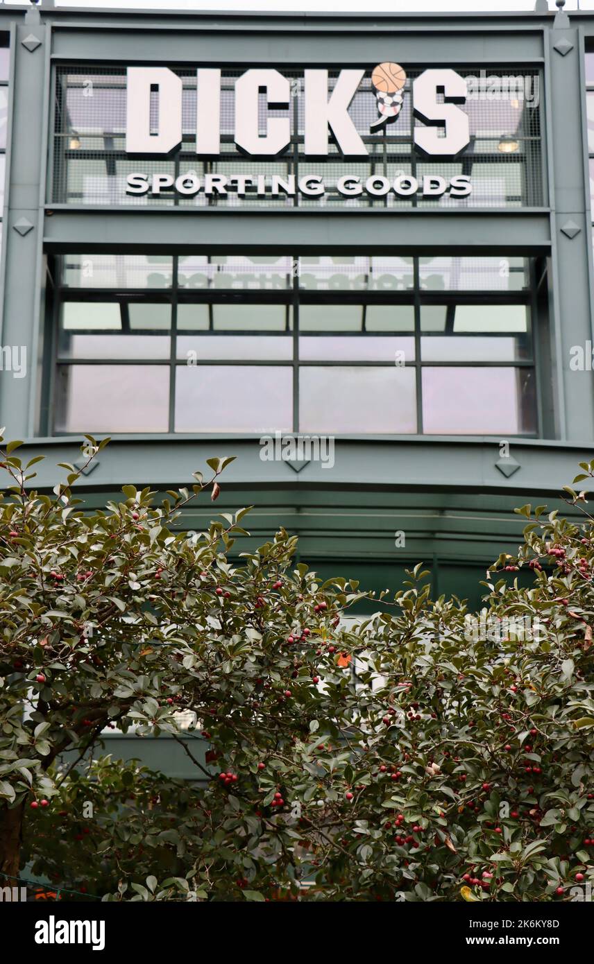 Sporting goods retail company hi-res stock photography and images - Alamy