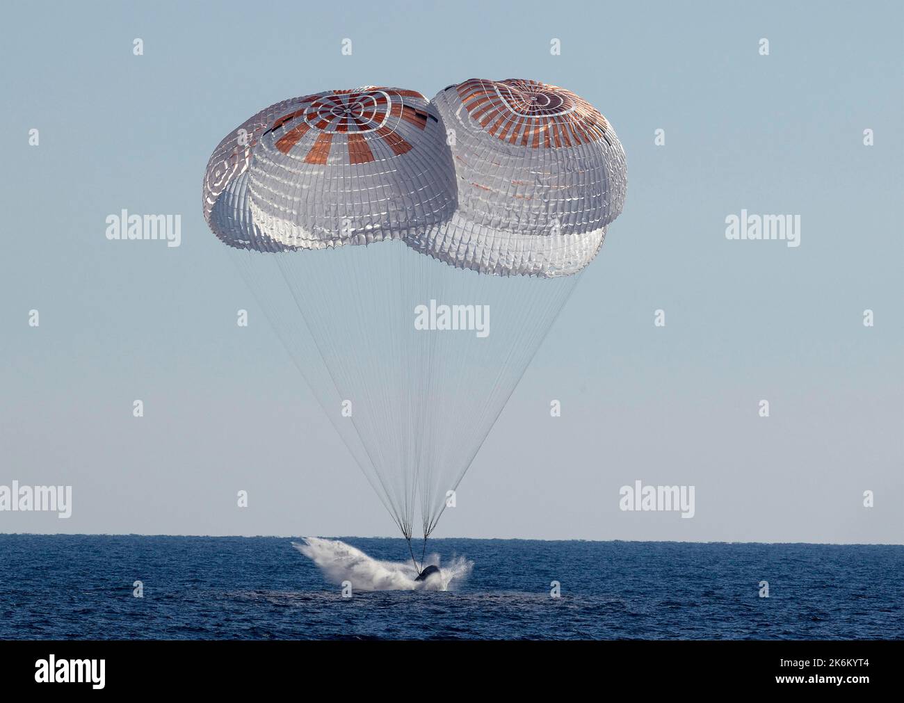 Spacex dragon freedom hi-res stock photography and images - Alamy