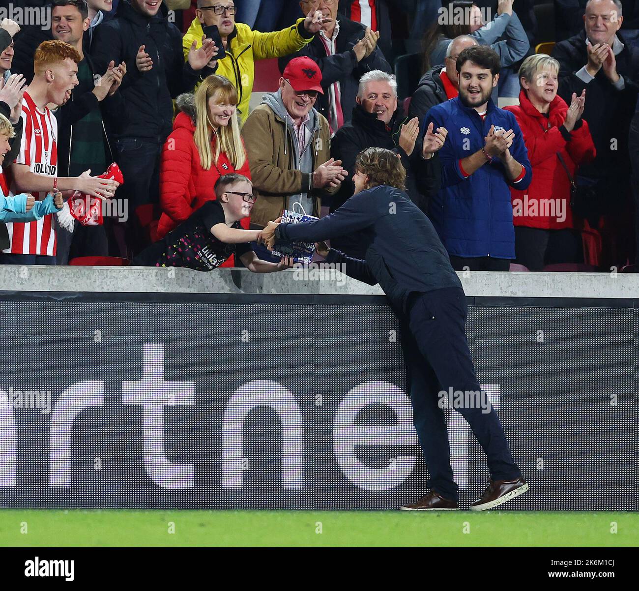 Thomas frank brentford fans hi-res stock photography and images - Alamy