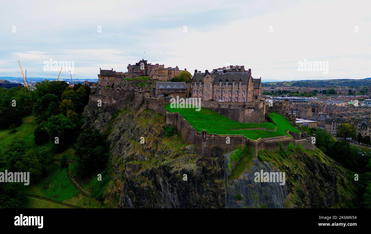 Aerial view over Edinburgh Castle on Castle Hill Stock Photo - Alamy