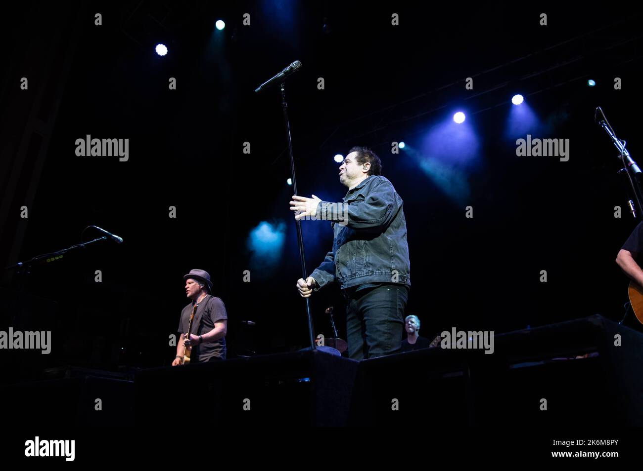 Photographs of Counting Crows performing at the o2 Academy in Glasgow ...