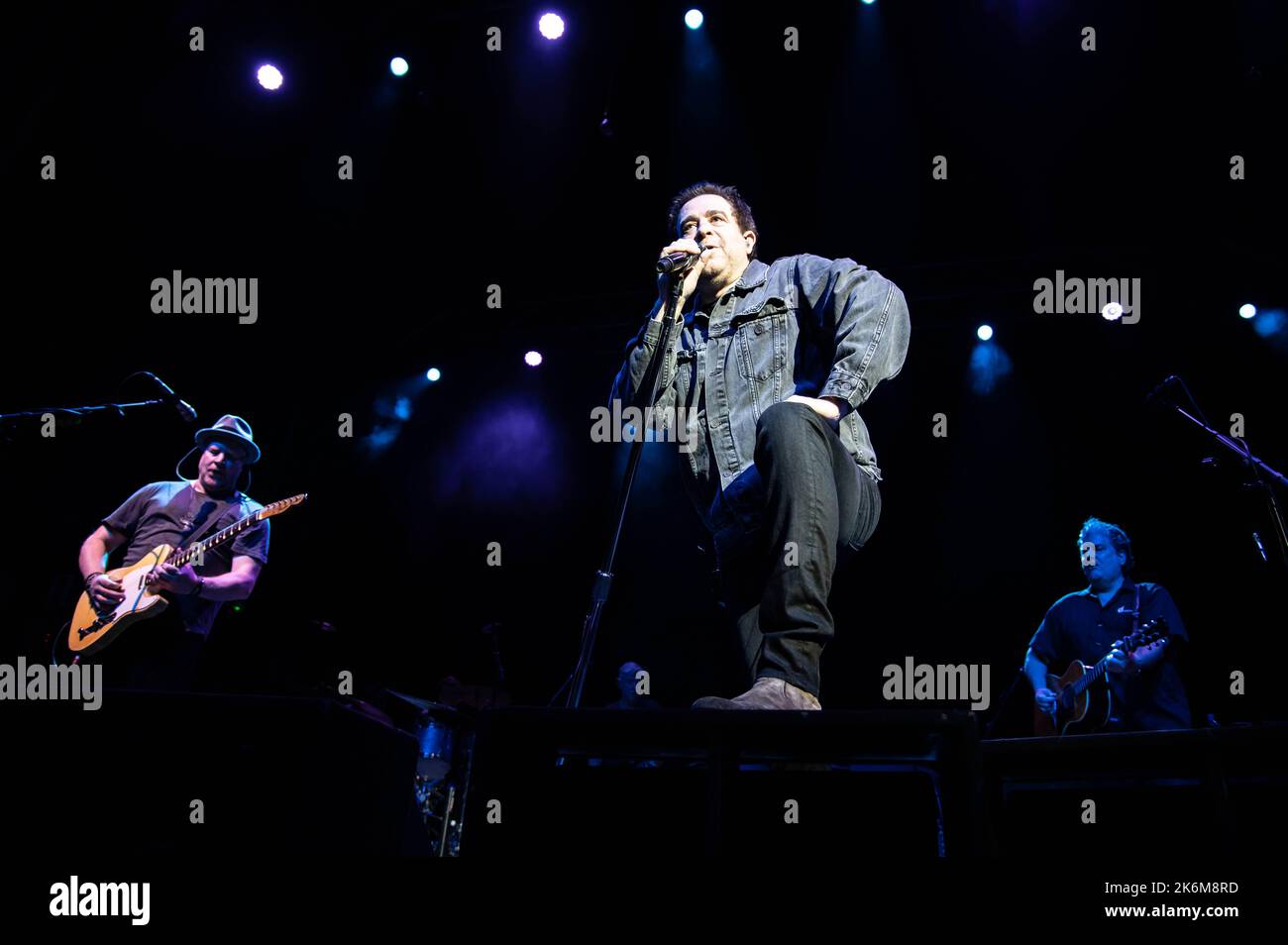 Photographs of Counting Crows performing at the o2 Academy in Glasgow ...