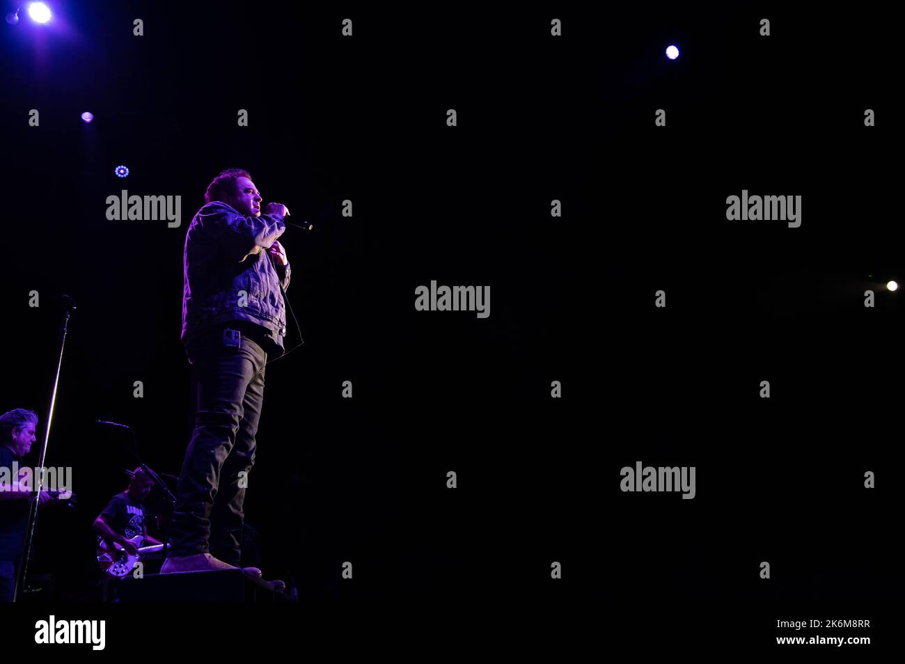 Photographs of Counting Crows performing at the o2 Academy in Glasgow ...