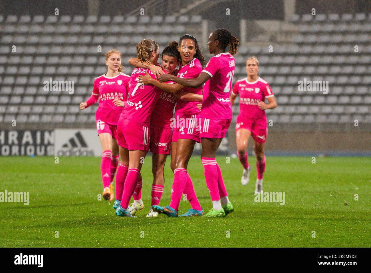 Paris fc feminines hi-res stock photography and images - Alamy