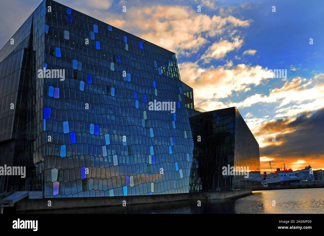 THE HARPA BUILDING CO0NCERT HALL AND CONFERENCE CENTRE, REYKJAVIC ...