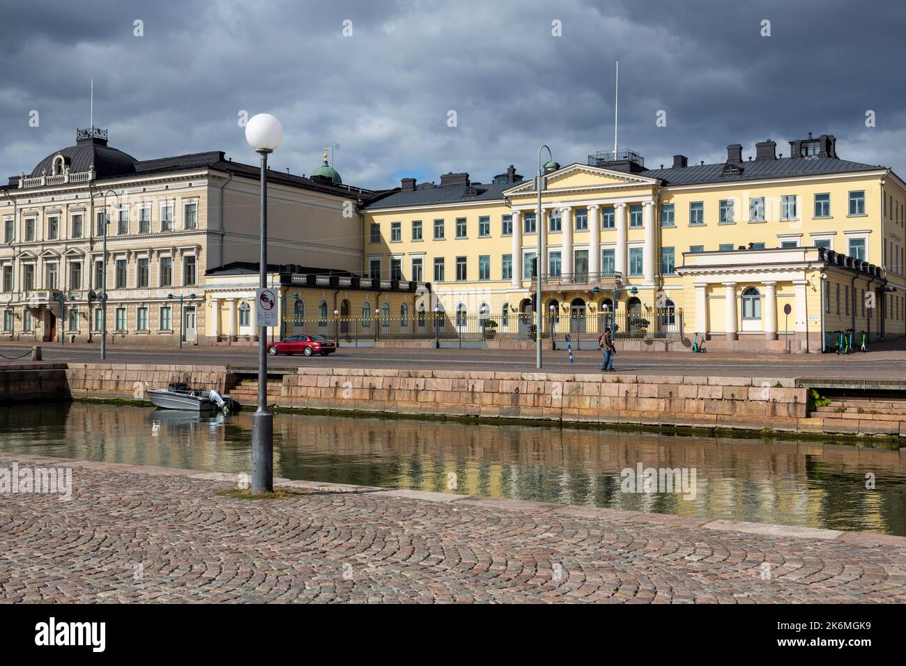 Government palace square helsinki finland hi-res stock photography and ...