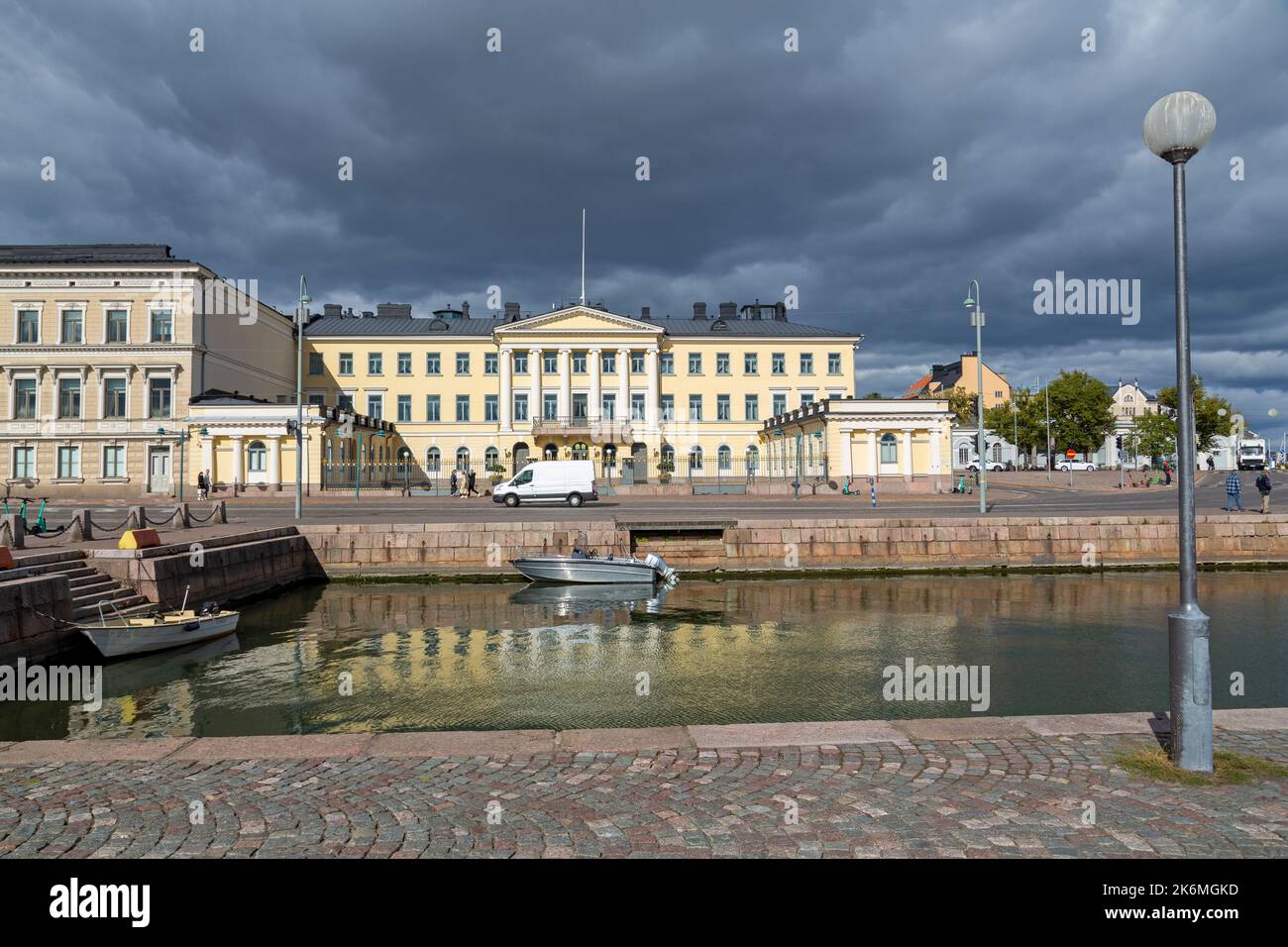 Government palace square helsinki finland hi-res stock photography and ...