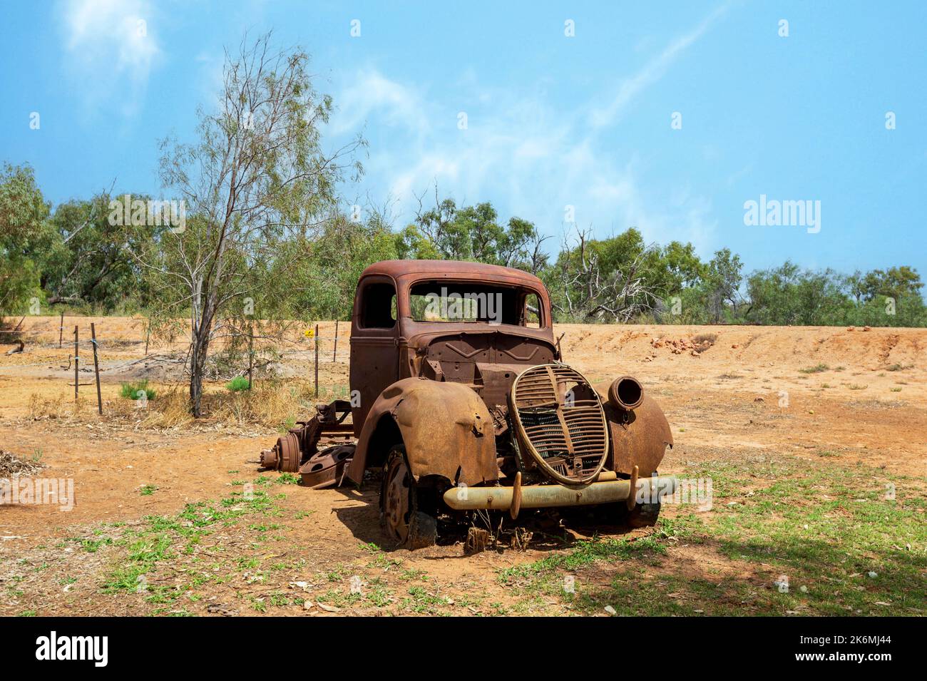 Old rusty car wreck outside Mt Dare Hotel, Northern Territory, NT ...