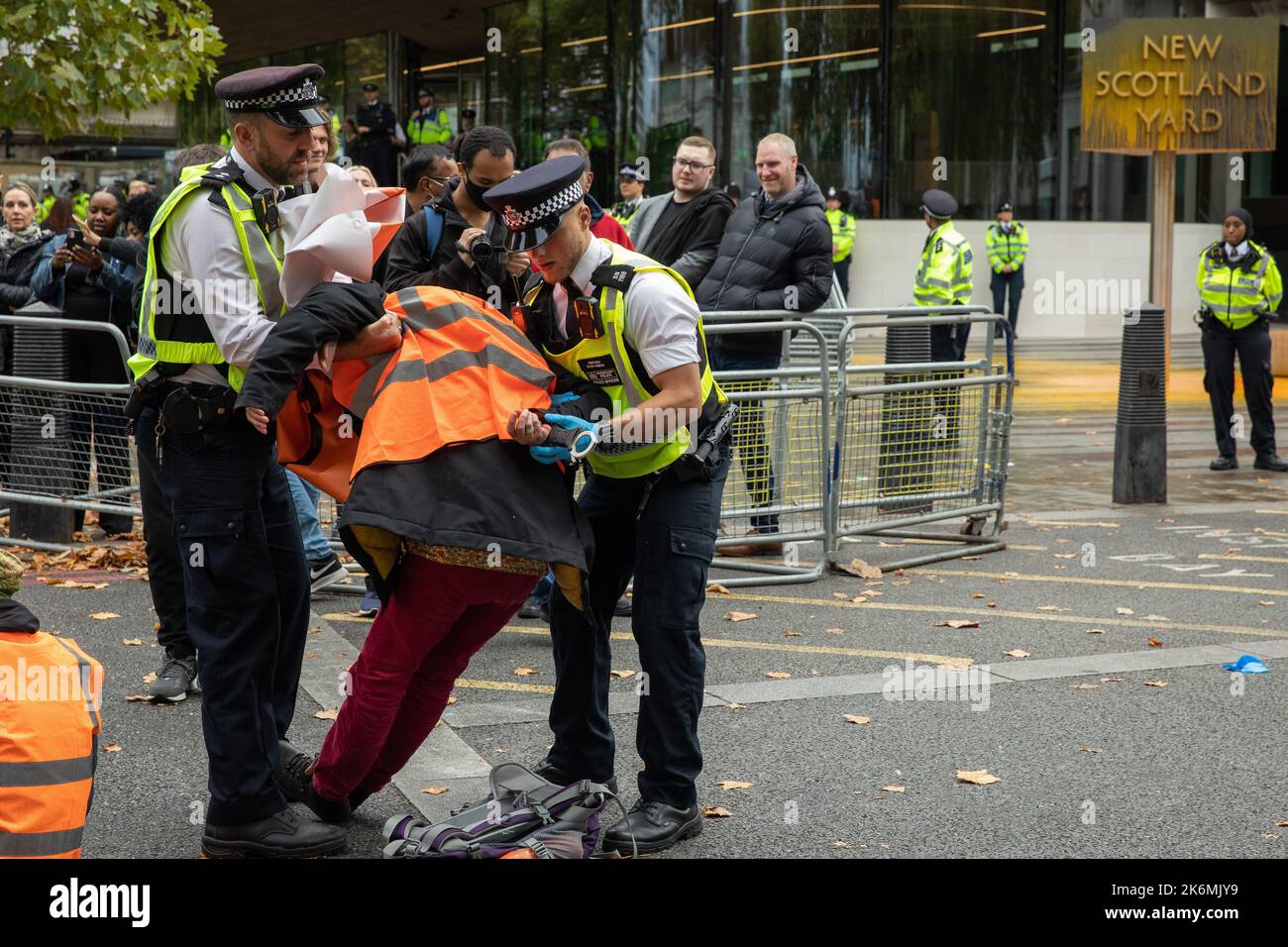 London, UK. 14th October, 2022. Metropolitan Police officers arrest a ...
