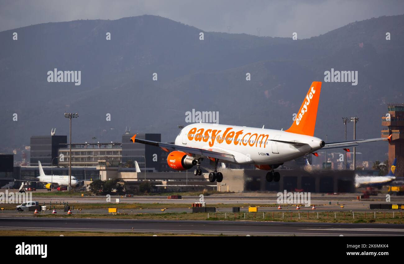 Image of aircraft of company EasyJet during landing Stock Photo - Alamy