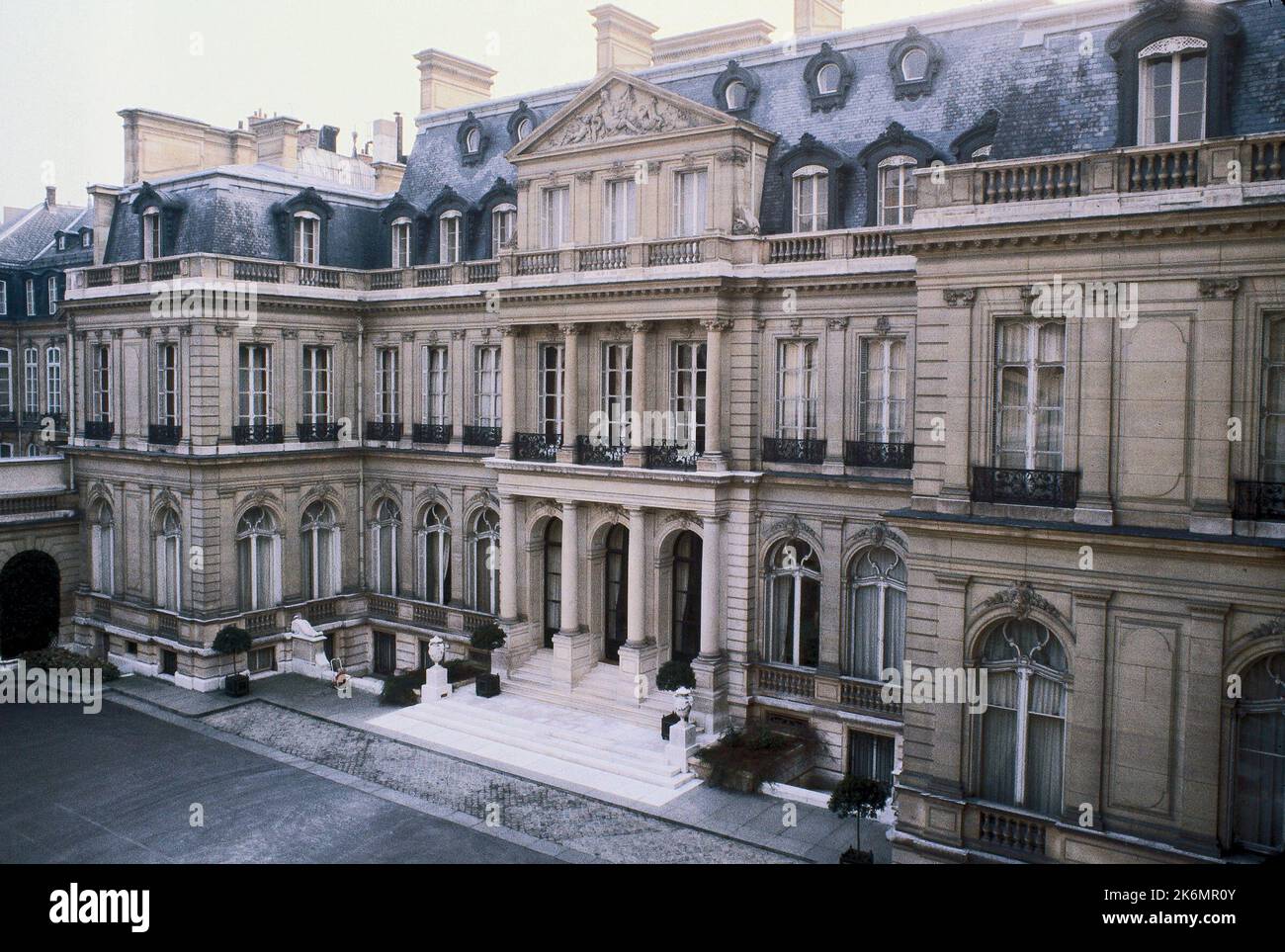 American embassy paris france hi-res stock photography and images - Alamy