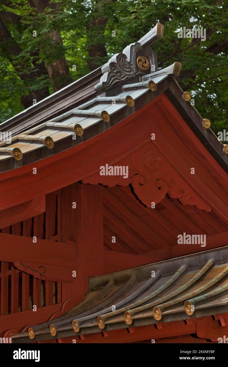 Roof detail of gate house at Konnoh Hachiman Shrine in Shibuya, Tokyo ...