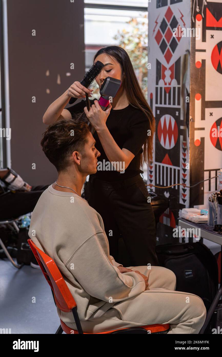 Melbourne, Australia. 14th Oct, 2022. A hair stylist puts finishing ...