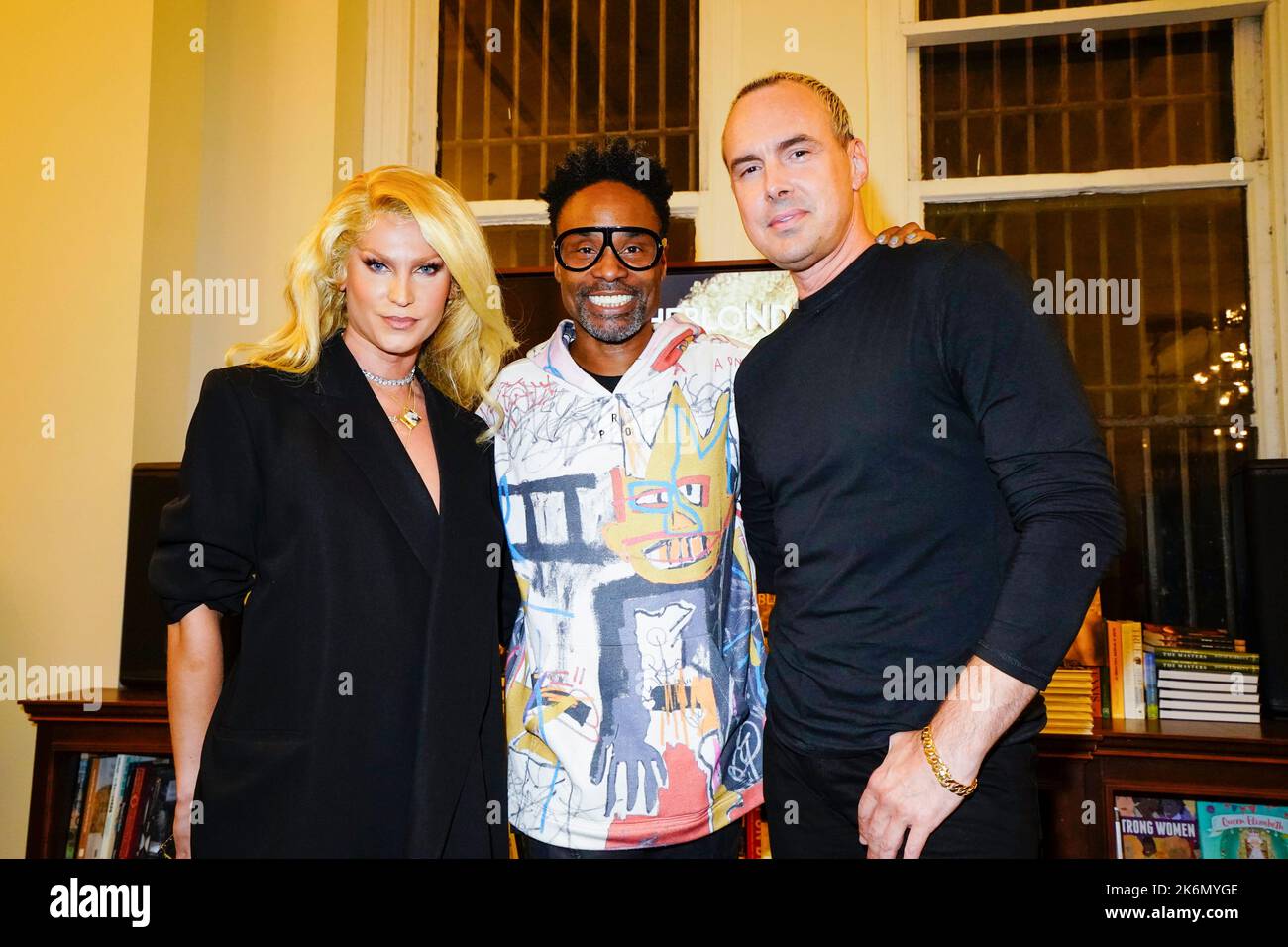 David blond signs book hi-res stock photography and images - Alamy
