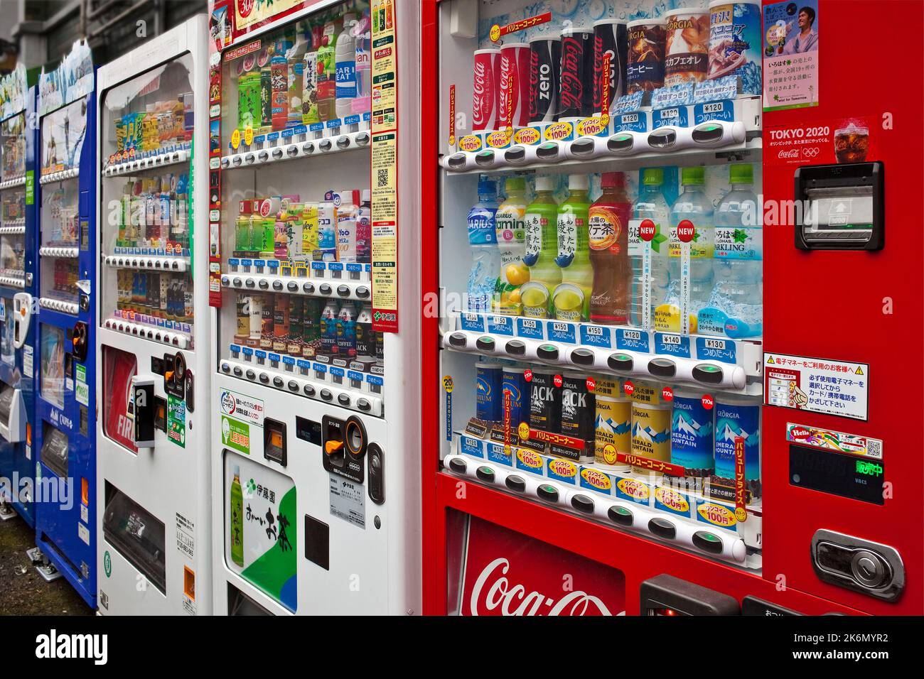 Row of vending machines in Roppongi, Tokyo, Japan Stock Photo - Alamy