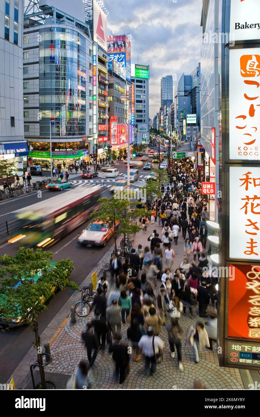 Rush hour dusk Shinjuku Tokyo Japan 3 Stock Photo - Alamy