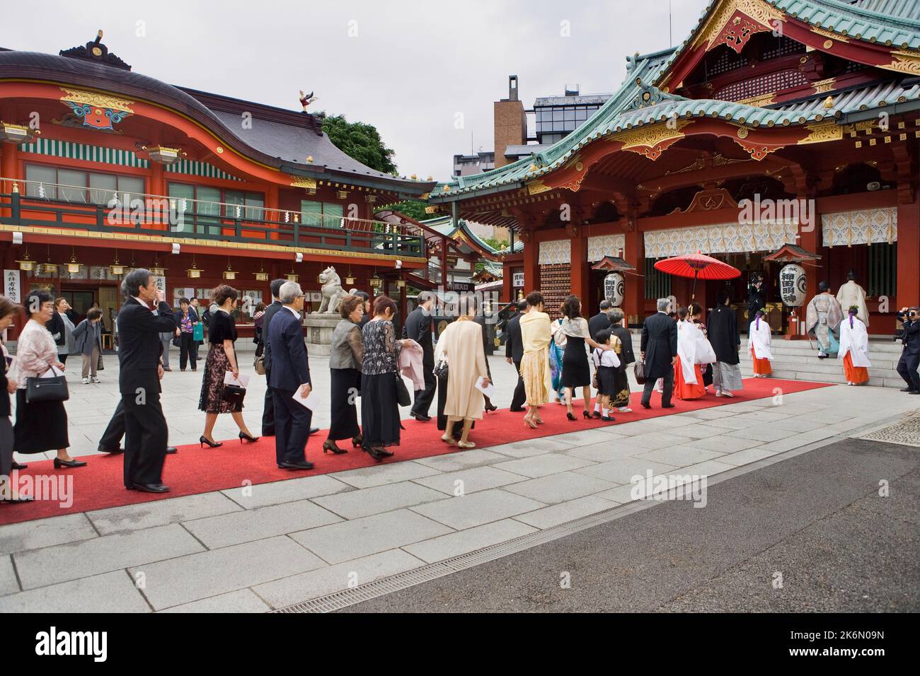 Shinto shrine wedding Tokyo Japan 2 Stock Photo - Alamy