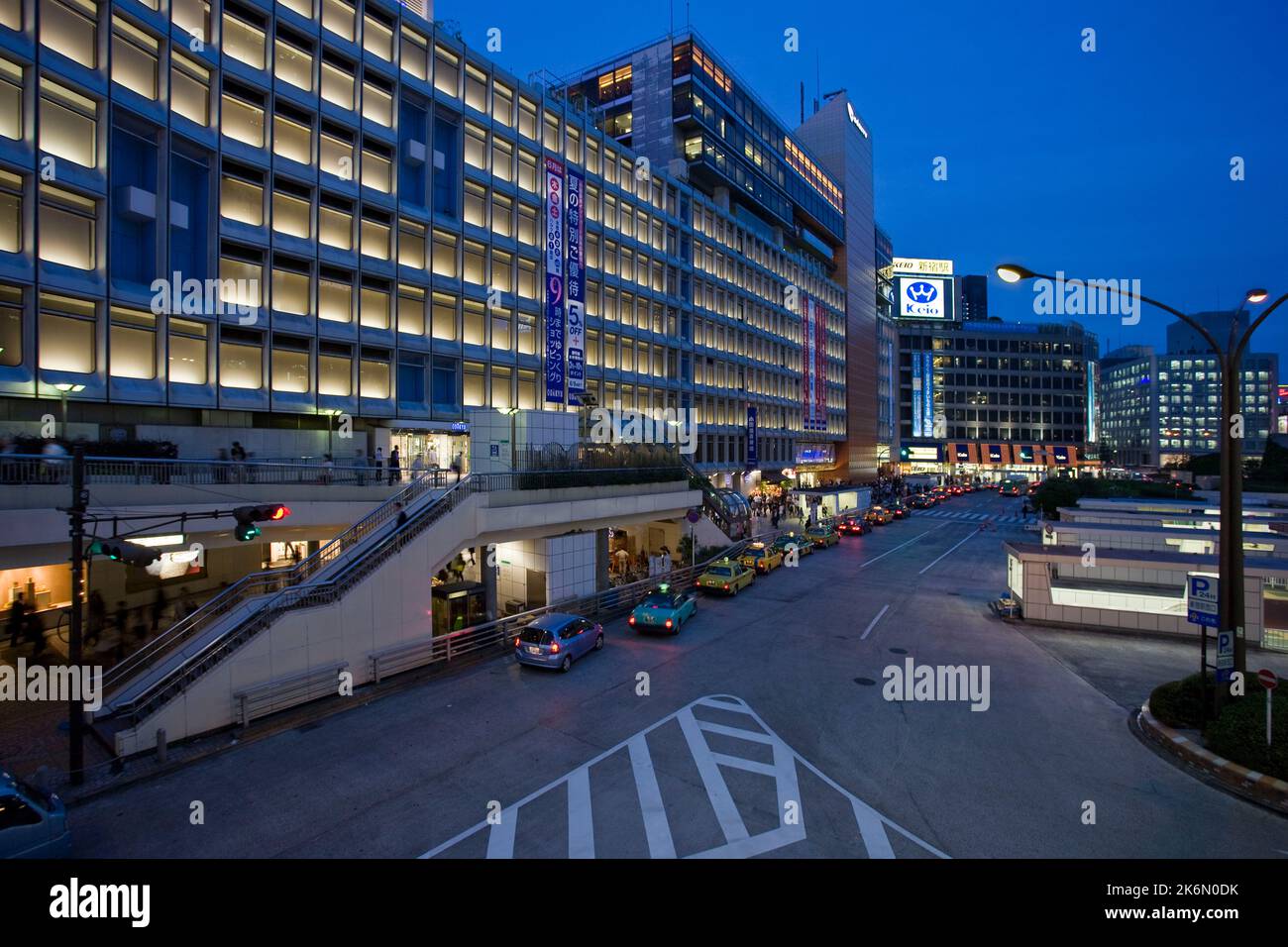 Shinjuku bus terminal tokyo hi-res stock photography and images - Alamy
