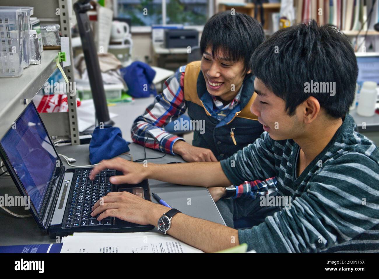 Engineering students lab hi-res stock photography and images - Alamy